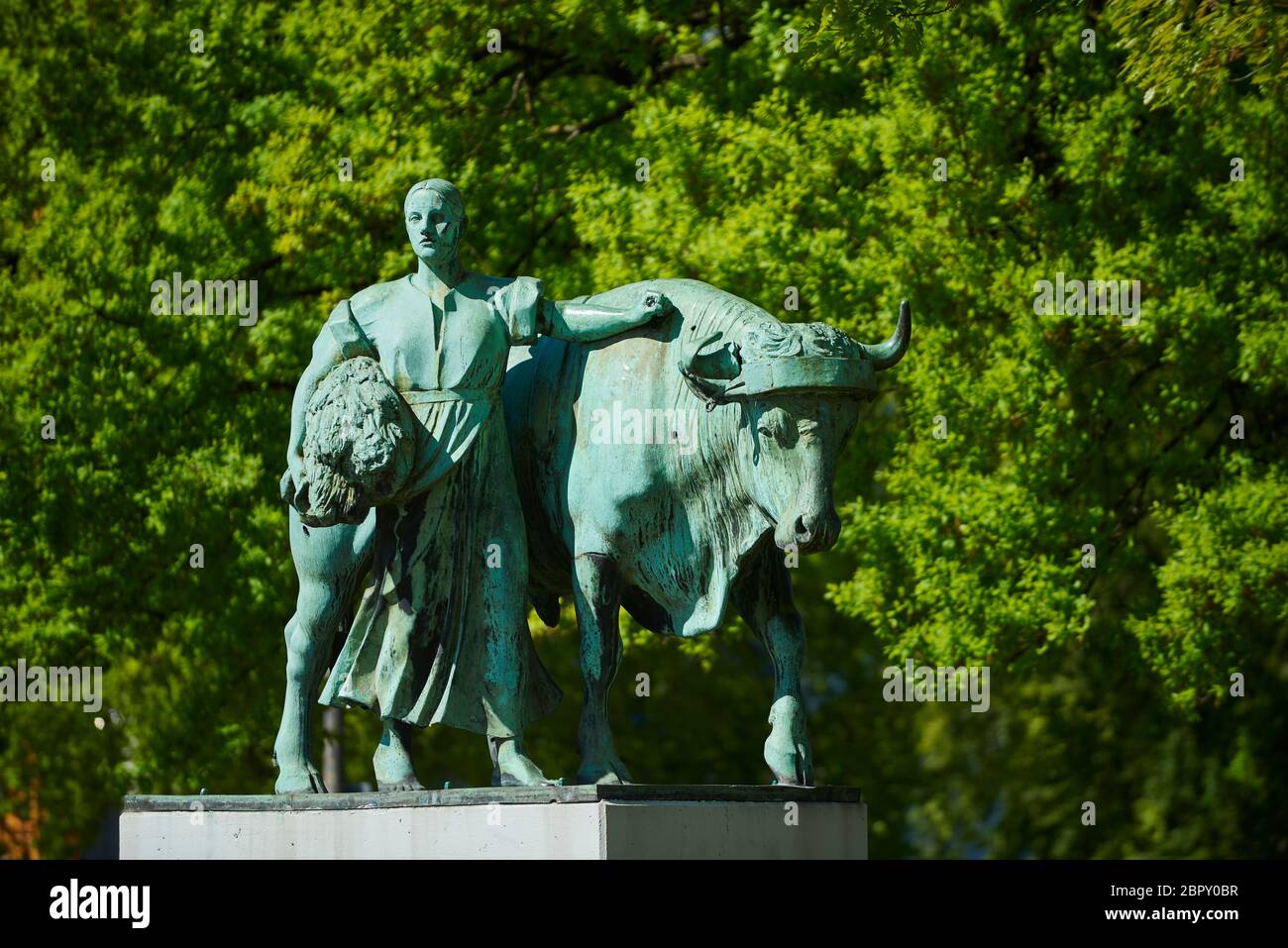 Magd mit stier -Fotos und -Bildmaterial in hoher Auflösung – Alamy