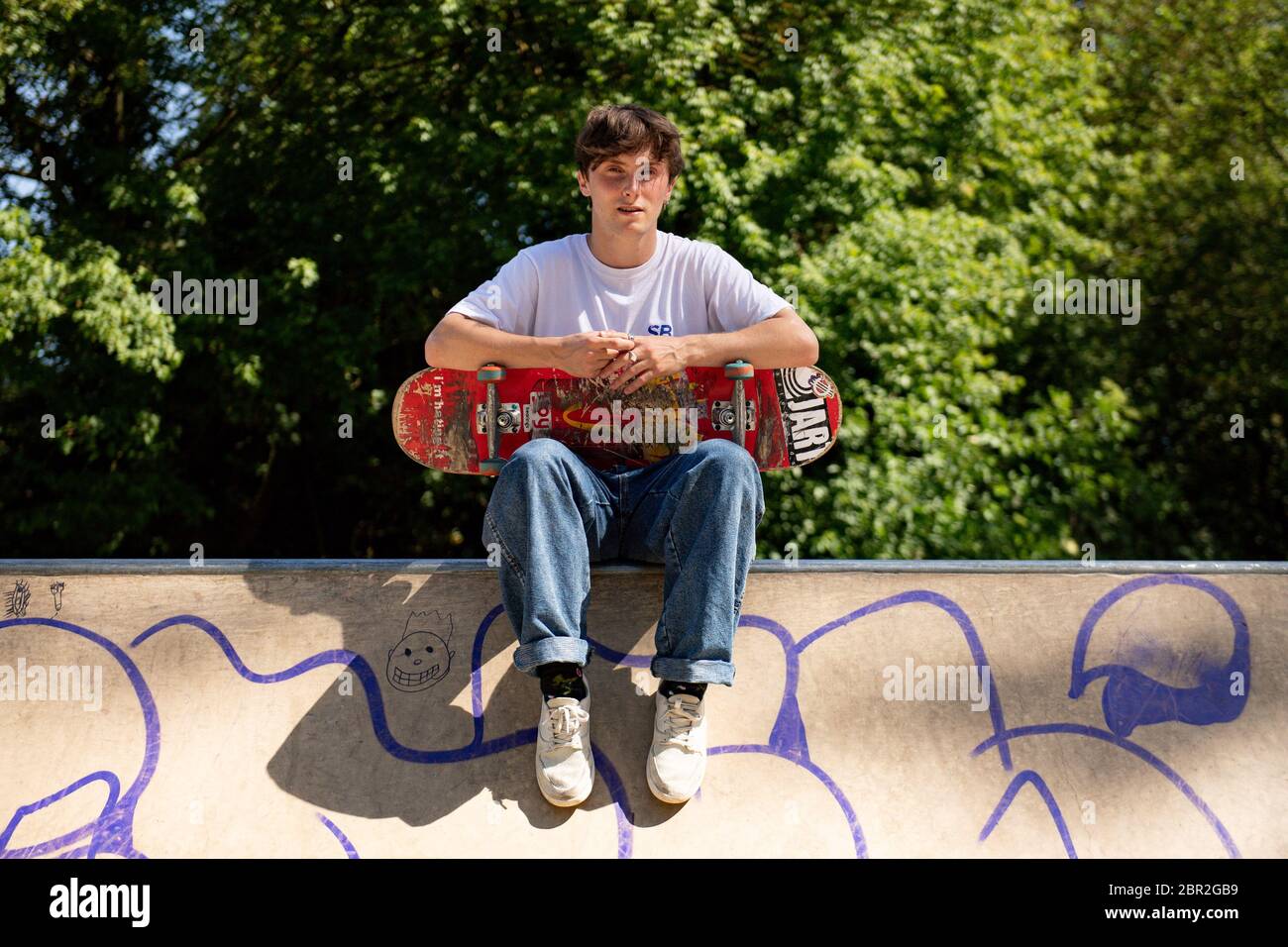 Der britische Skateboarder Alex Decunha trainiert im Stantonbury ...