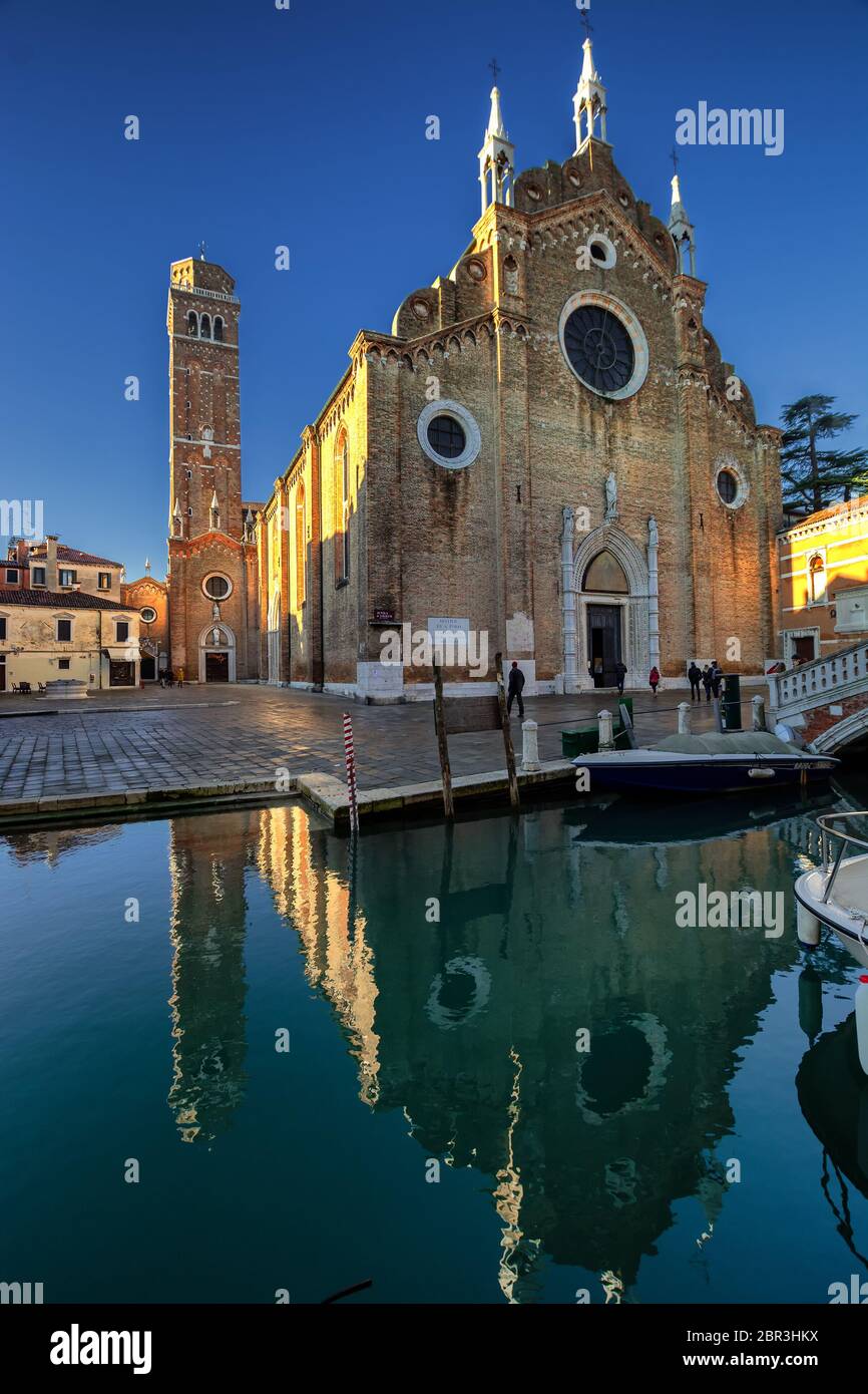 Basilica di santa maria gloriosa dei frari -Fotos und -Bildmaterial in hoher Auflösung – Alamy