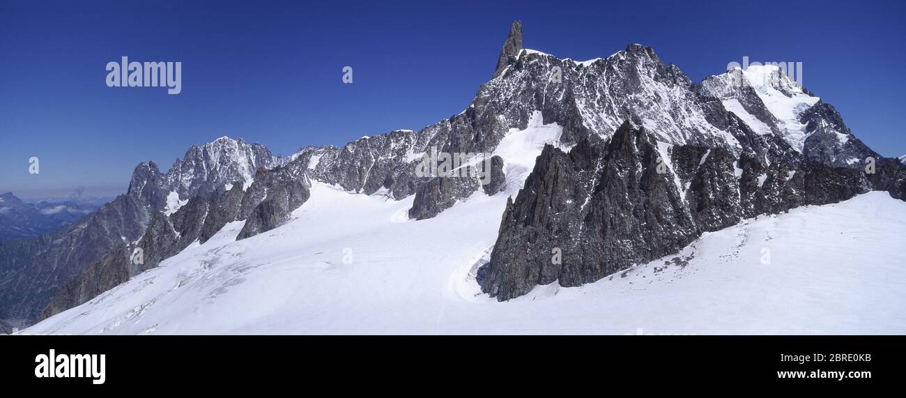 Dent du Geant im Mont Blanc Massiv, zwischen Frankreich und Italien ...