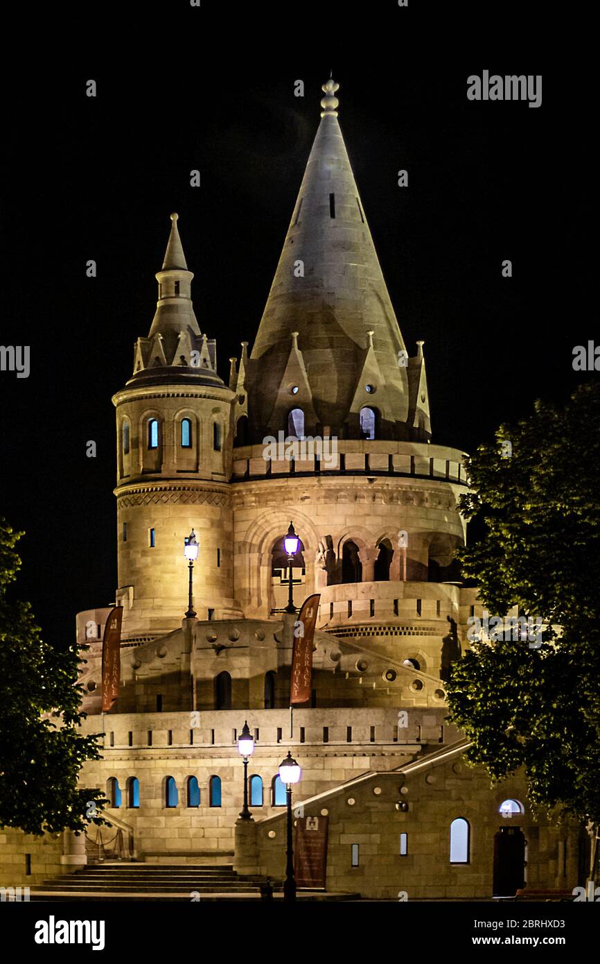 Ein Foto der neoromanischen Fischerbastei in Budapest, Ungarn. Teil der ...