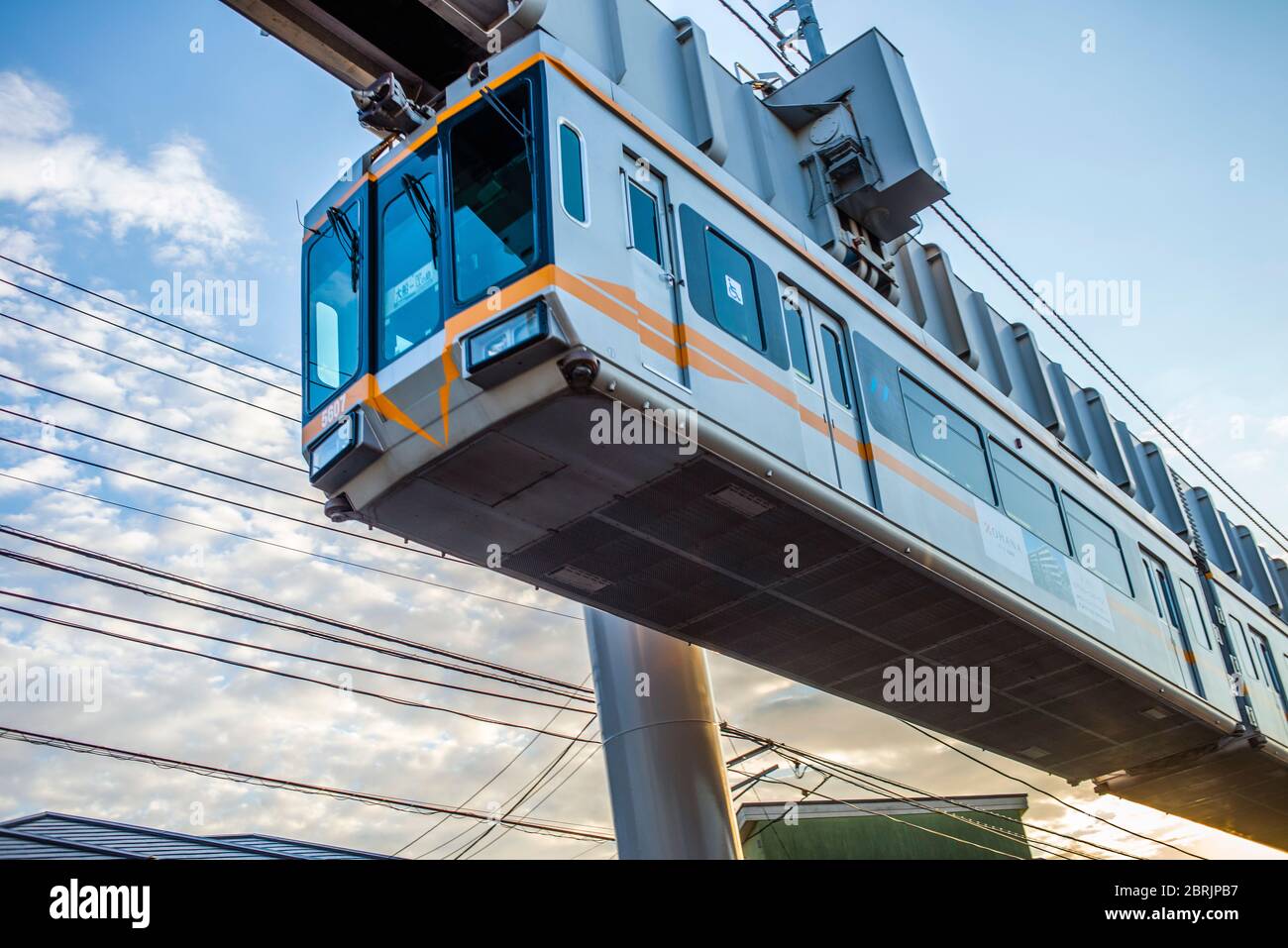 Die Shonan Monorail (eröffnet 1970) ist die erste Hängeschienenbahn ...