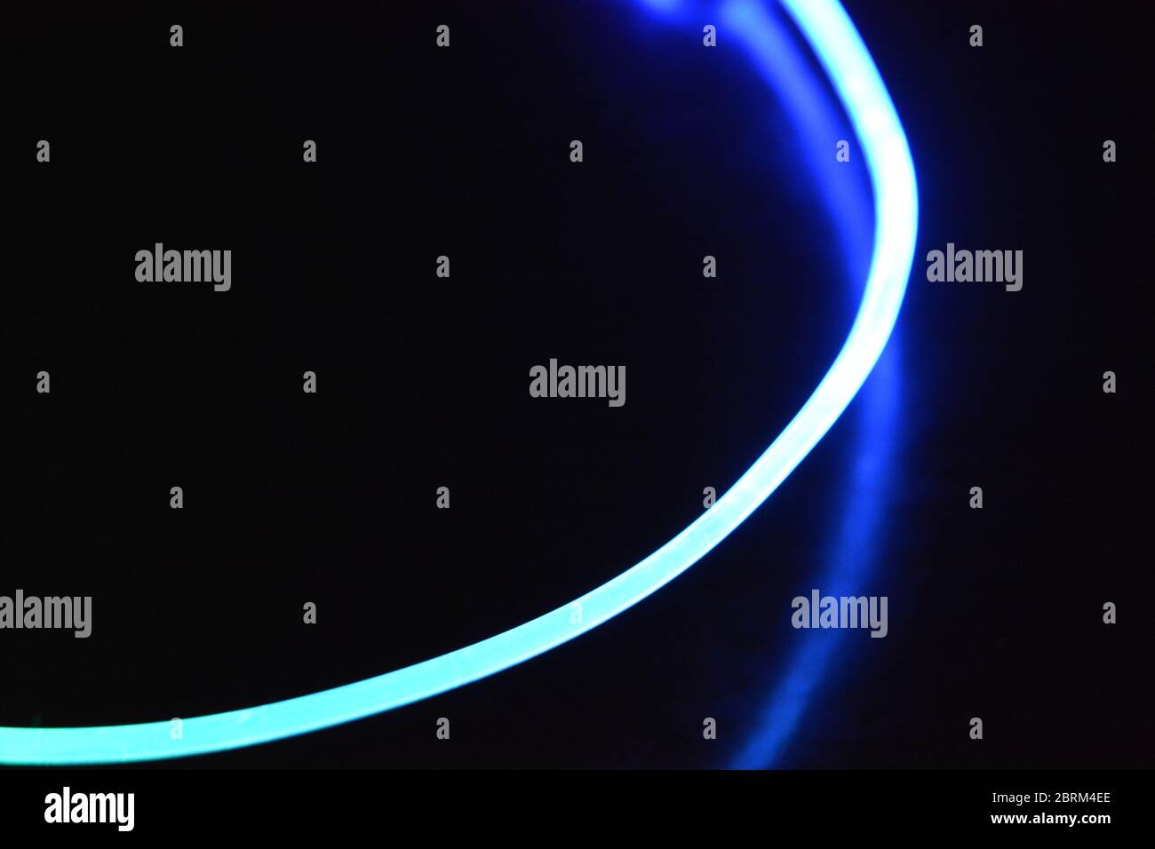 Grüner und blauer Lichtleiter, ein Lichtleiterkabel mit ...