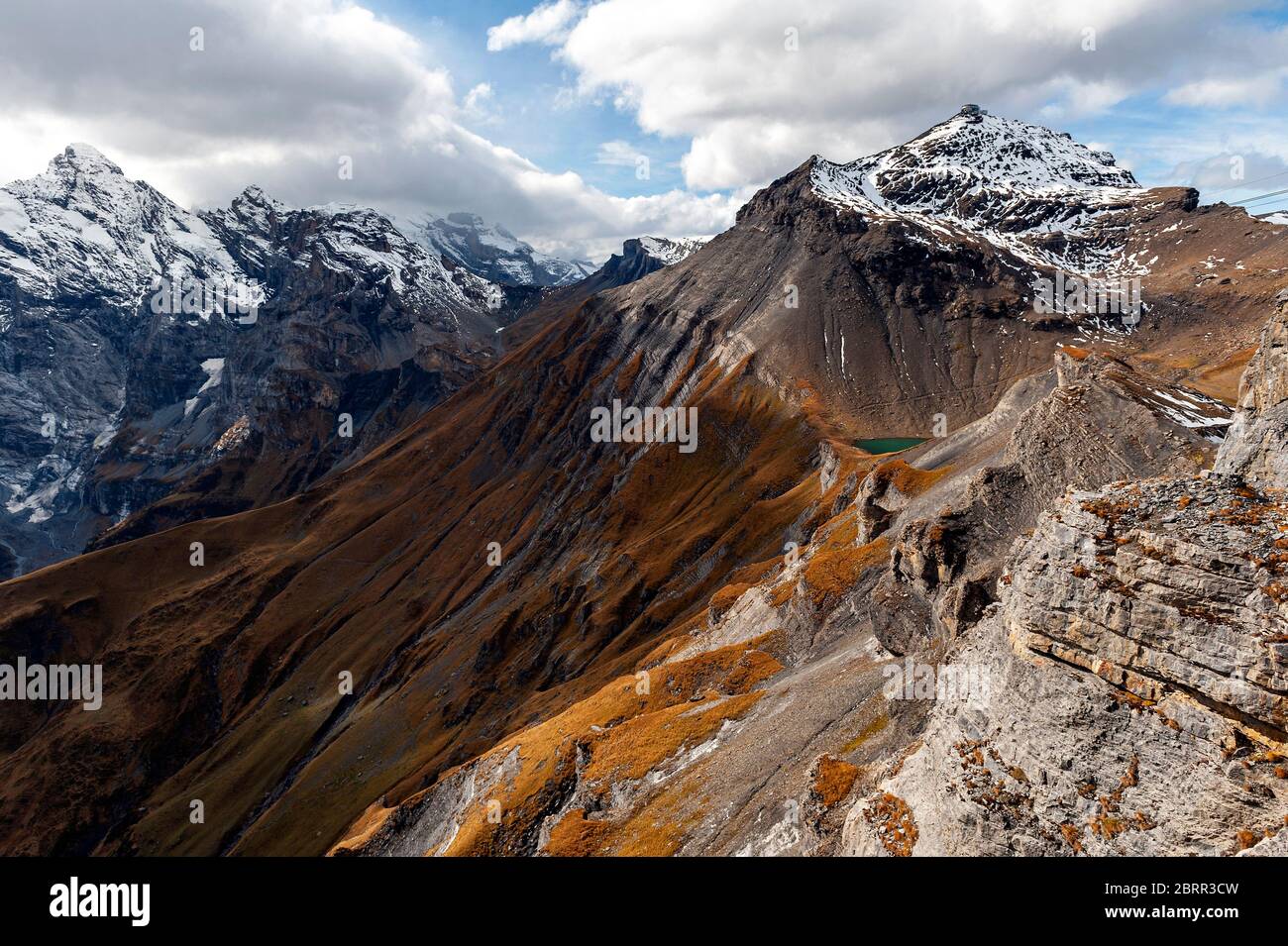Die Schweizer Alpen Skyline vom Schilthorn, einem Gipfel in den Berner ...