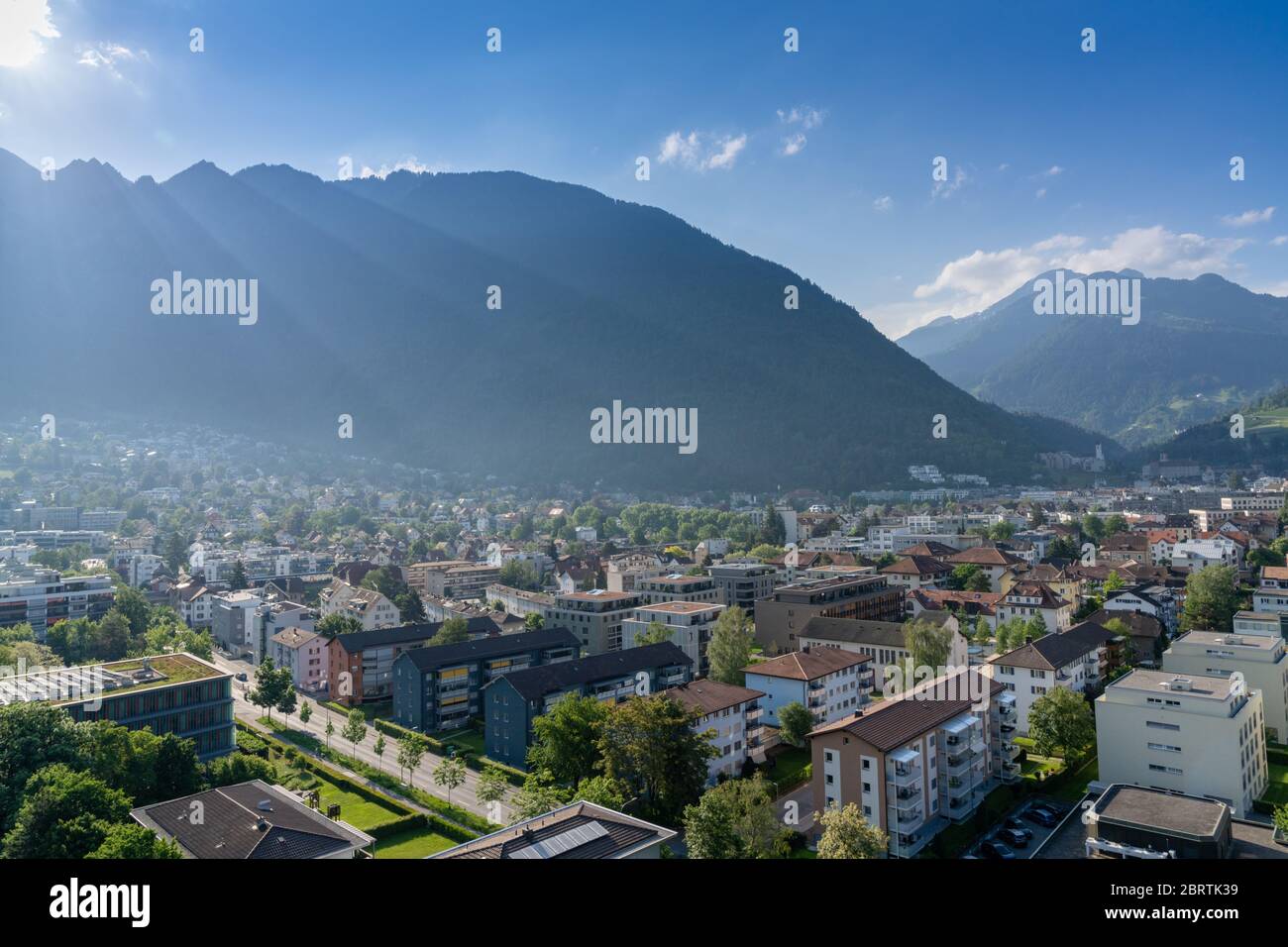 Chur, GR / Schweiz - 18. Mai 2020: Luftaufnahme der Stadt Chur in den ...