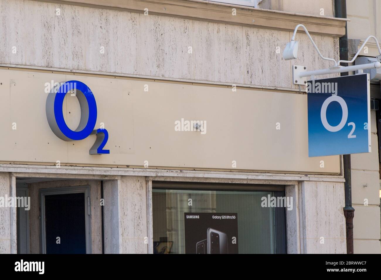 O2 Logo Stockfotos und -bilder Kaufen - Alamy
