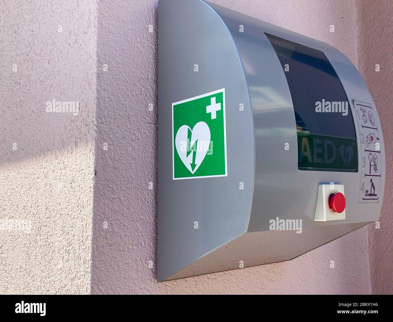 Aed defibrillator -Fotos und -Bildmaterial in hoher Auflösung – Alamy
