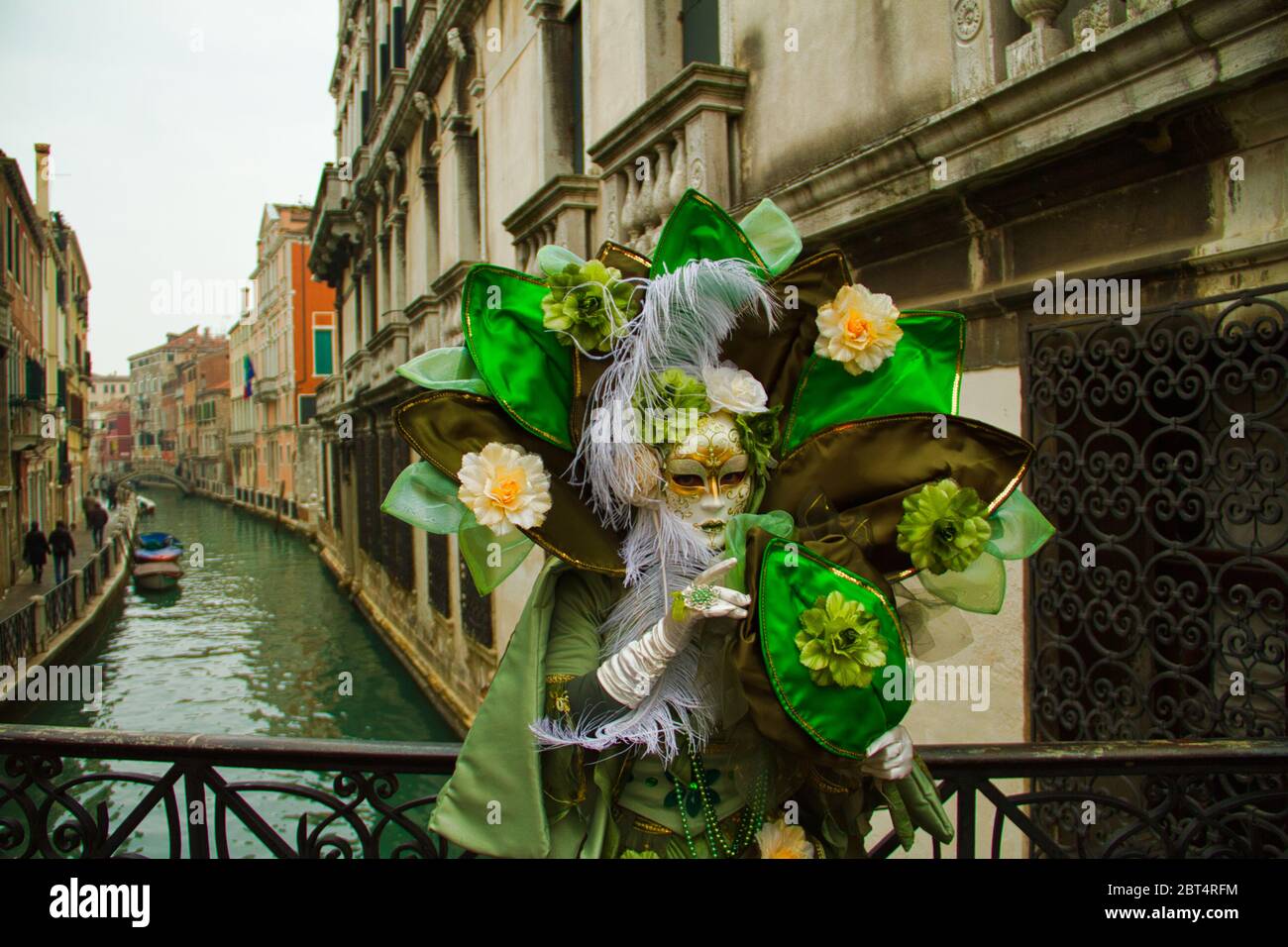 Carnival reveler -Fotos und -Bildmaterial in hoher Auflösung – Alamy