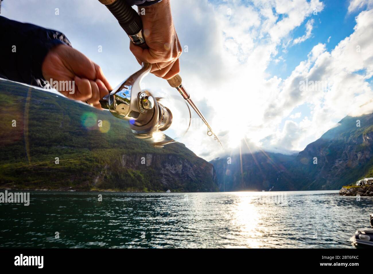 Rote angelrute -Fotos und -Bildmaterial in hoher Auflösung – Alamy