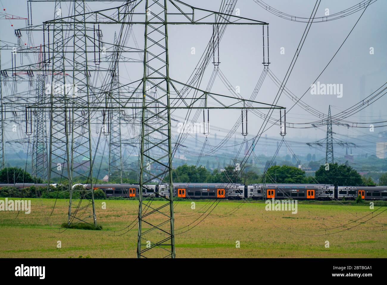 380 kv hochspannungsleitung -Fotos und -Bildmaterial in hoher Auflösung ...