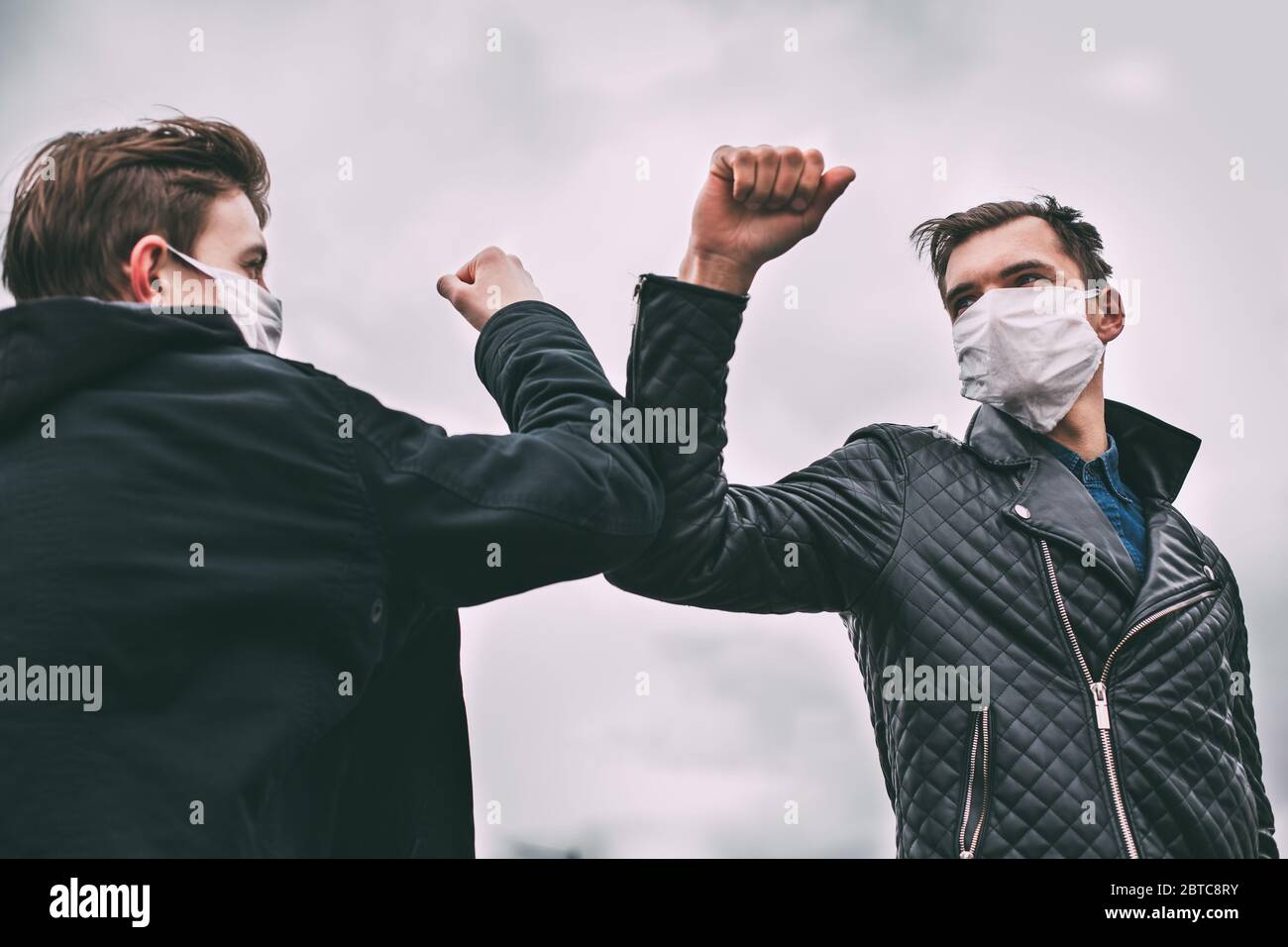 Menschen Mit Masken Stockfotos und -bilder Kaufen - Alamy