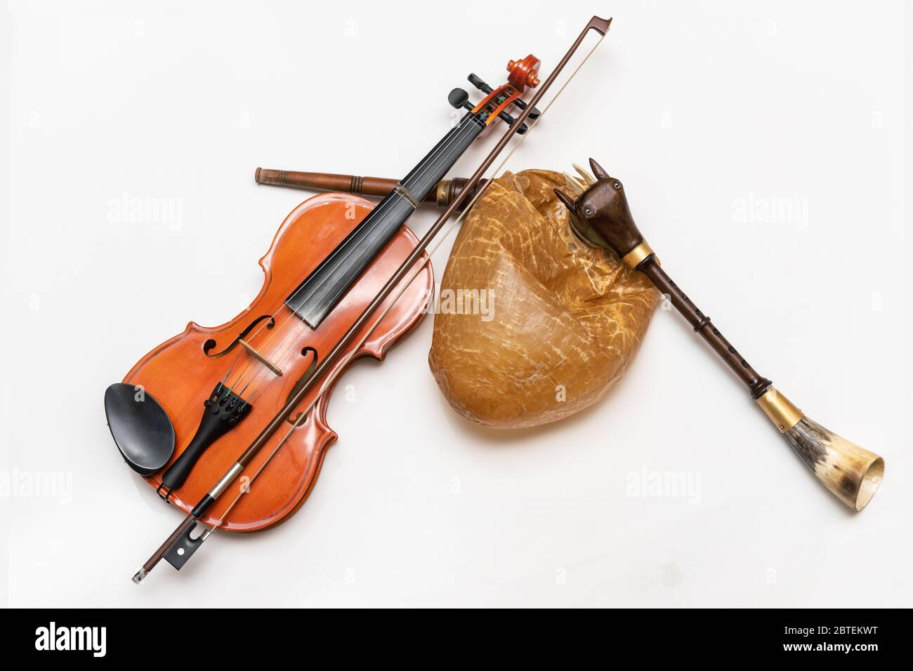 Violine und Dudelsack, ein traditionelles Musikinstrument. Dudelsäcke ...