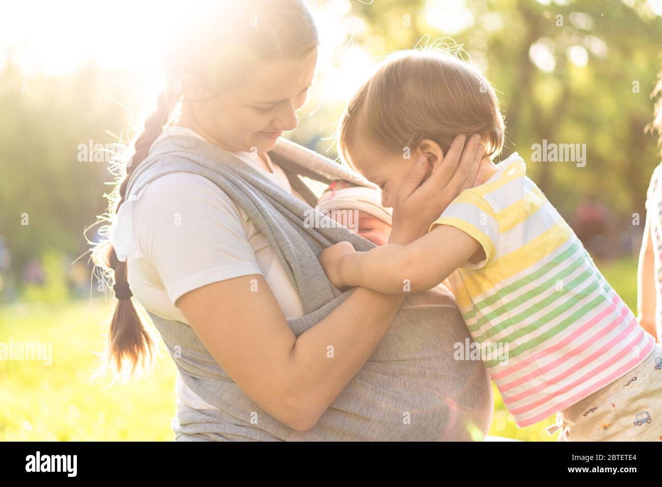 Mutterschaft, Pflege, Säuglinge, Sommer, Kindheit und große Familien ...