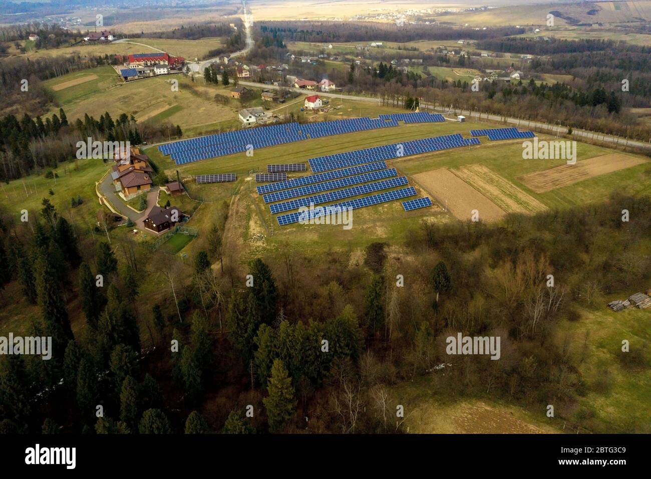 Photovoltaik Feld Stockfotos und -bilder Kaufen - Alamy