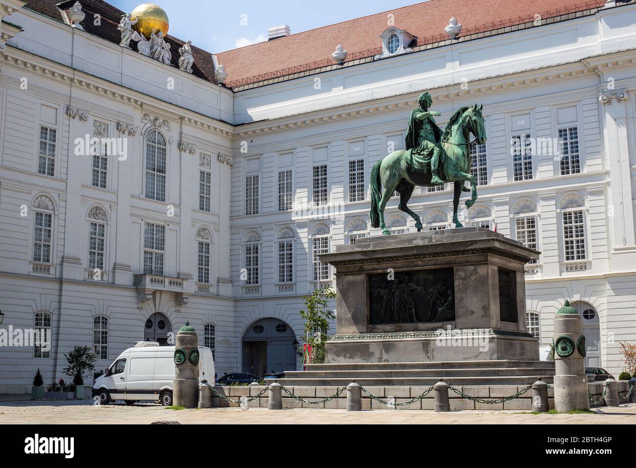 Ansicht der Statue von Kaiser Joseph II. Am Josefsplatz, Wien ...