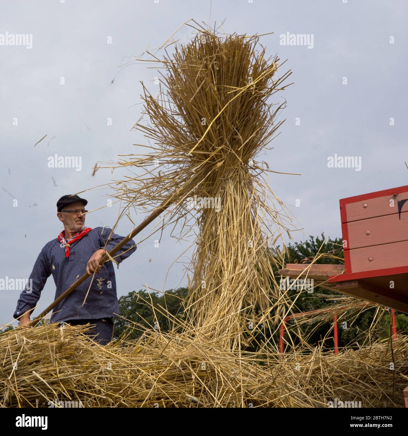 Alte dresch maschinen -Fotos und -Bildmaterial in hoher Auflösung – Alamy