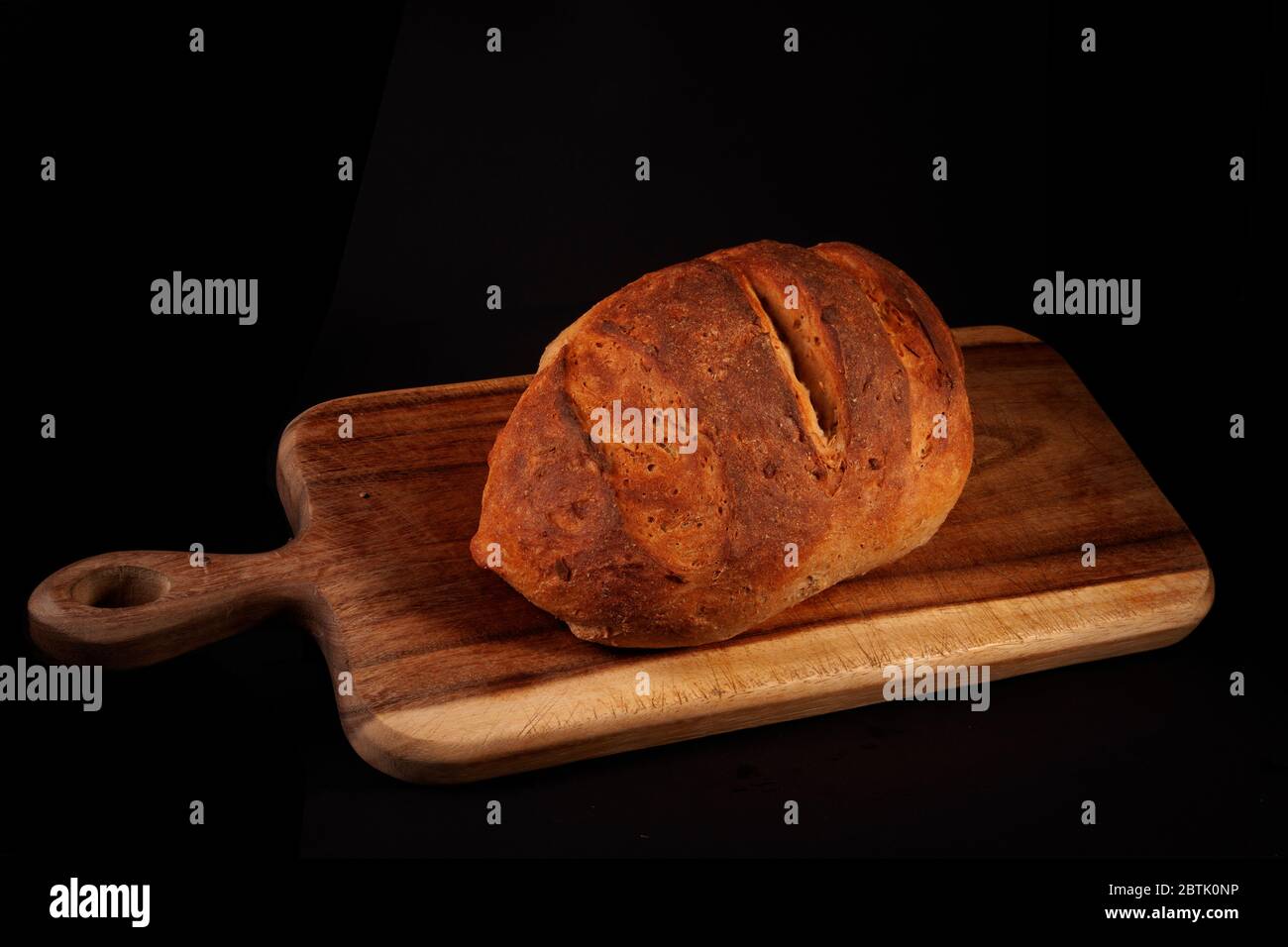 Selbstgebackenes brot mit samen auf dem markt -Fotos und -Bildmaterial ...