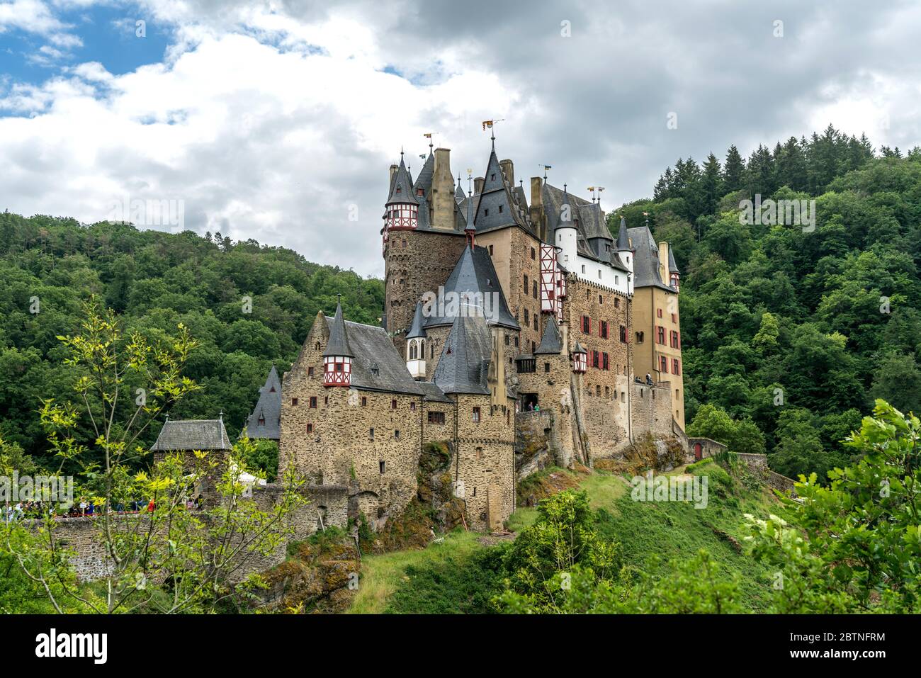 Burg eltz castle in mosel -Fotos und -Bildmaterial in hoher Auflösung ...