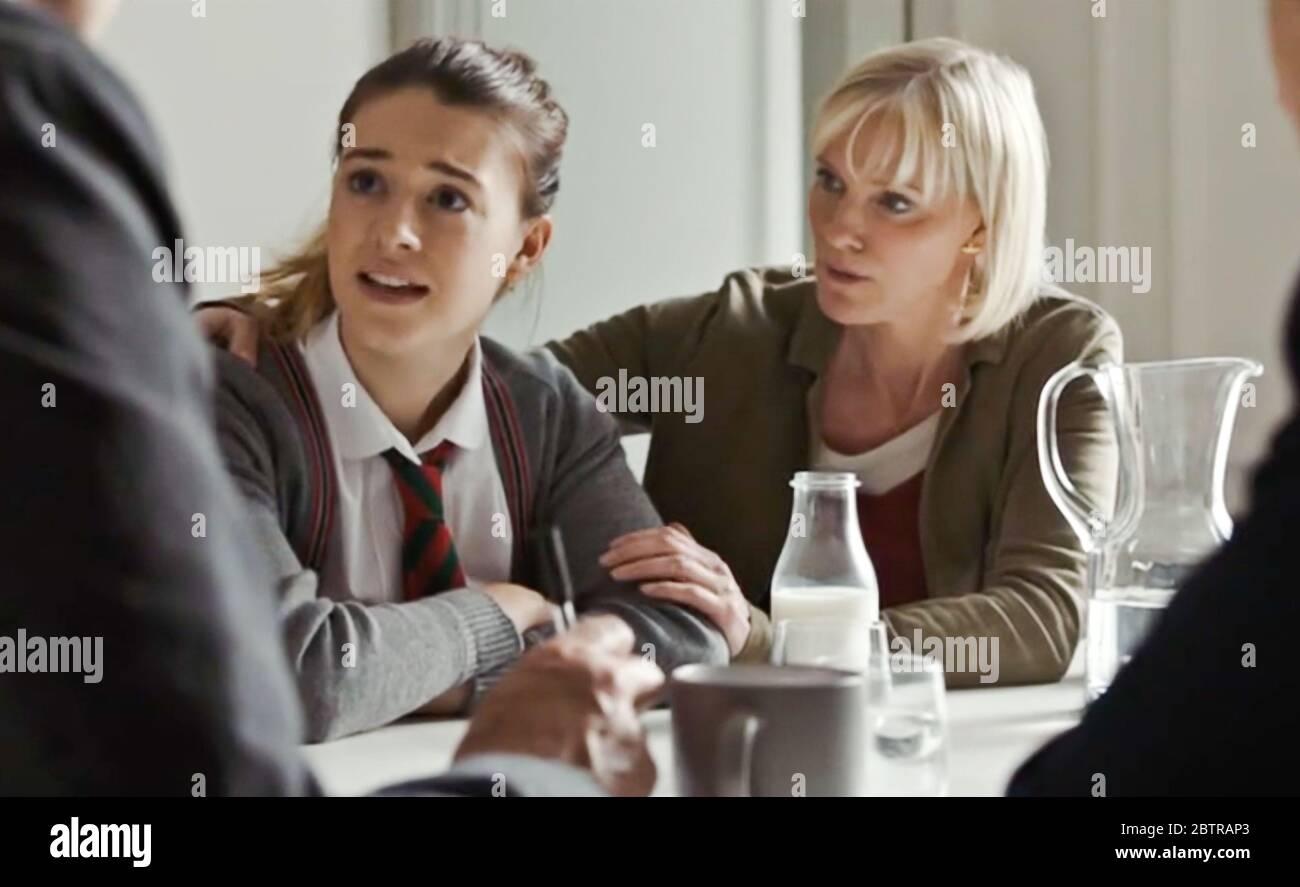 GROSSBRITANNIEN. Daisy Edgar-Jones und Hermine Norris in einer Szene aus der ©ITV-Serie: Cold ...