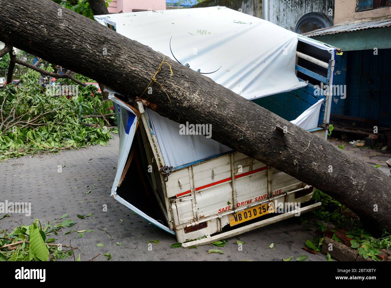 Der Wirbelsturm Amphan hat in der ostindischen Stadt Kalkutta ...