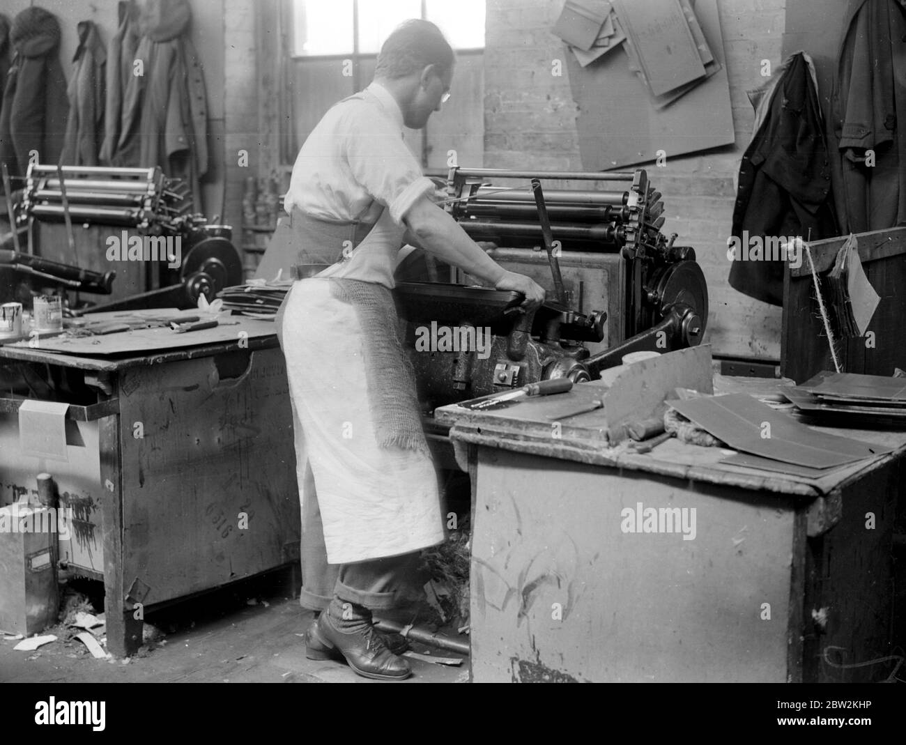 Gold book binding -Fotos und -Bildmaterial in hoher Auflösung – Alamy