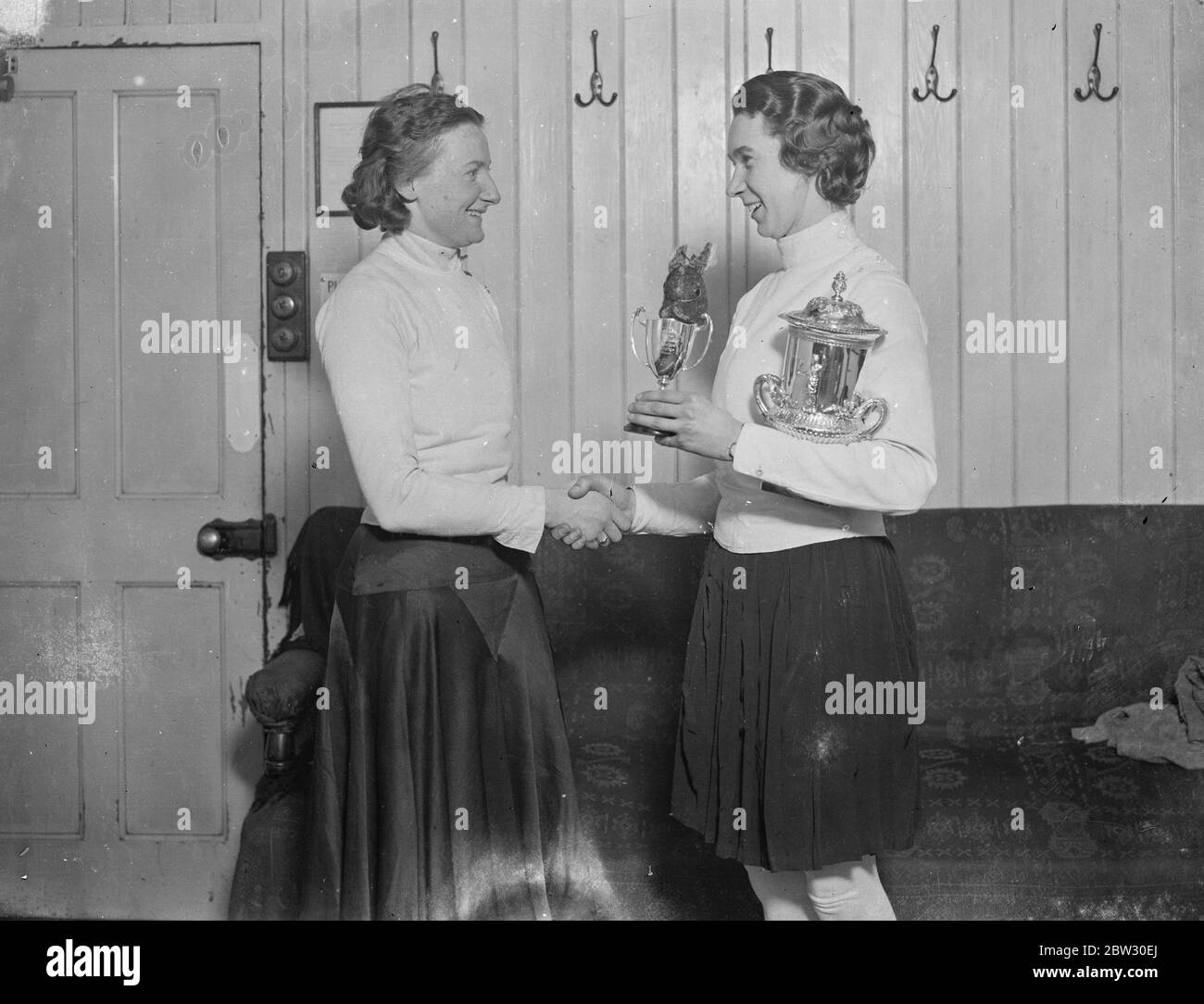 Gewinner des Desprez Fechten Pokals. Miss Judy Guinness war die ...