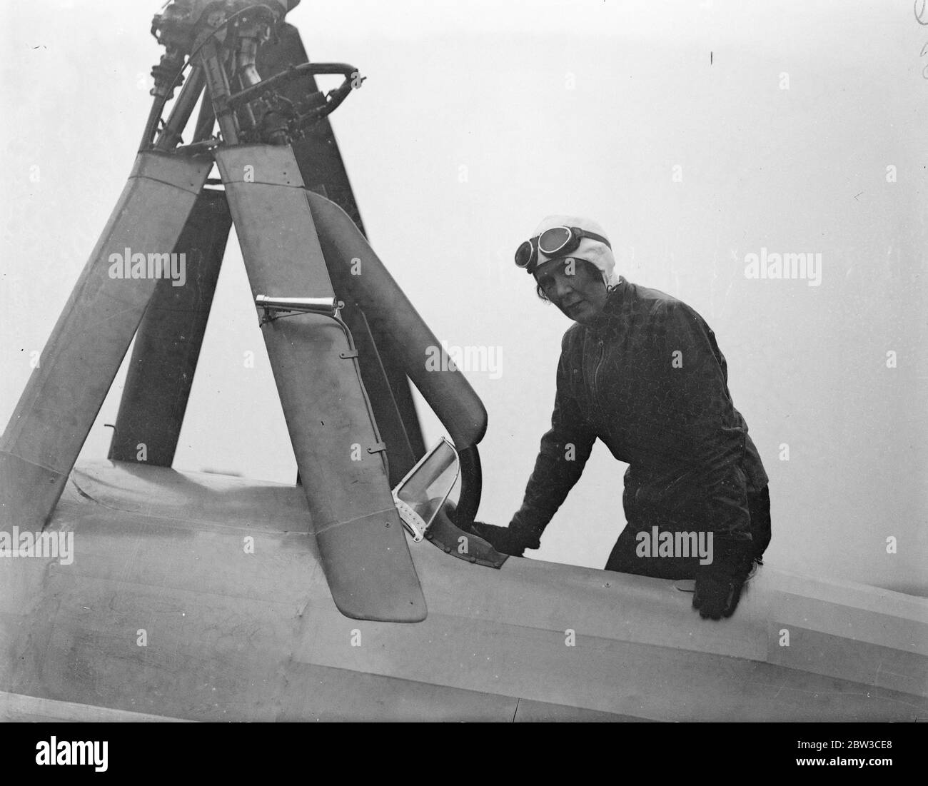 Frau Victor Bruce, die eineinselige Luftwaffe, die den ersten ...