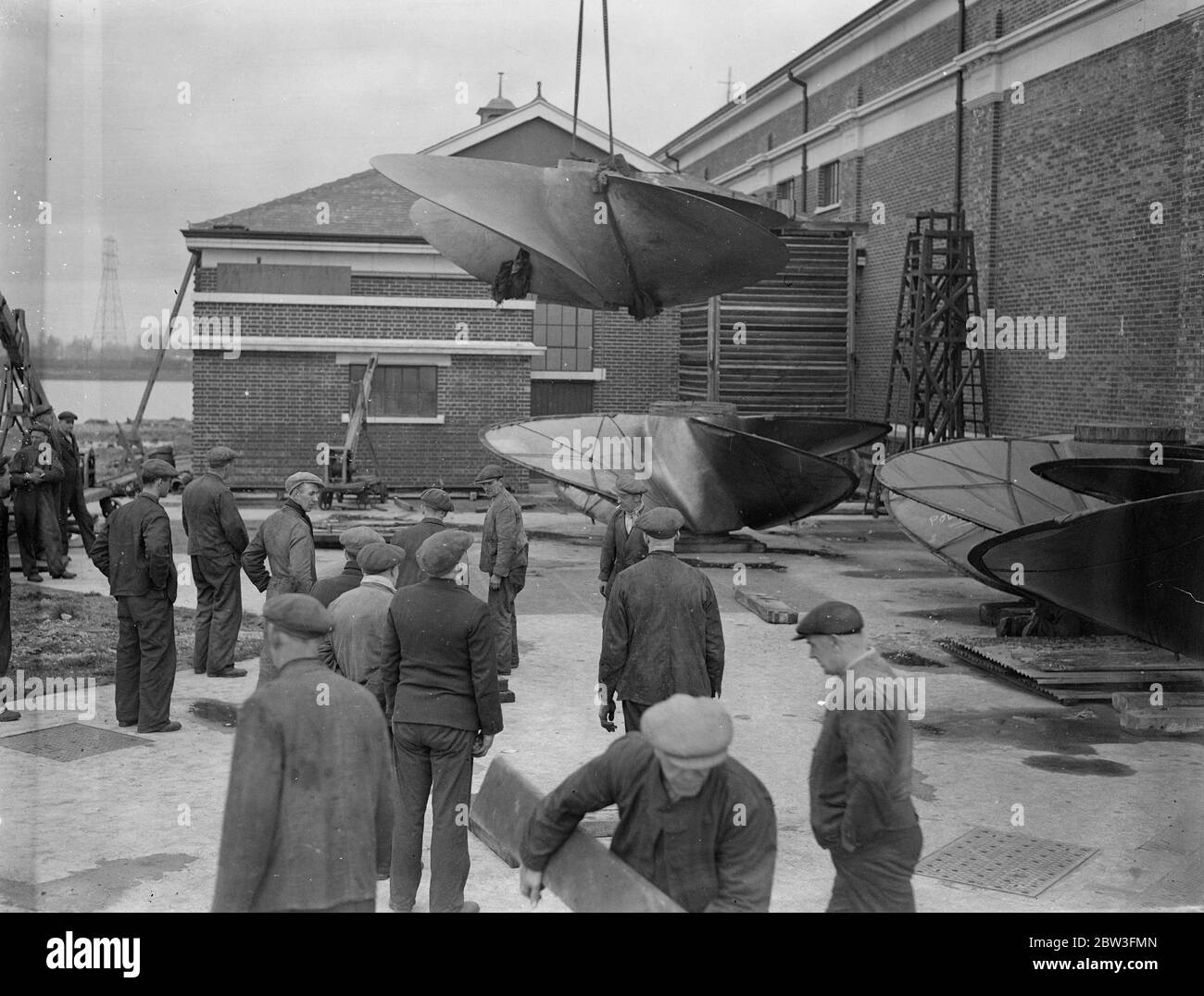 Queen Mary ' s Propeller in Trockendocks ersetzt. Die vier Propeller ...