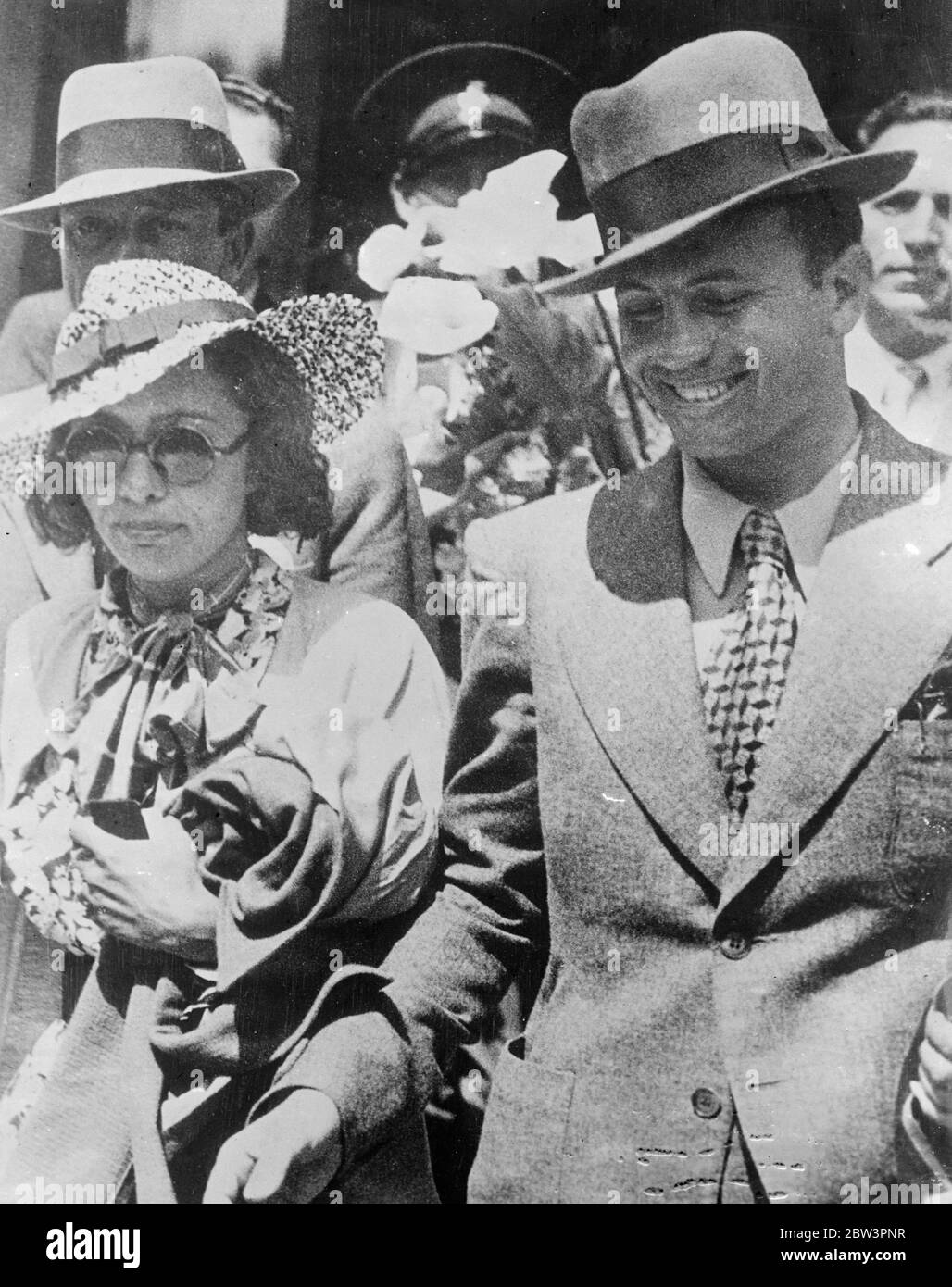 Portier hotel 1930 -Fotos und -Bildmaterial in hoher Auflösung – Alamy