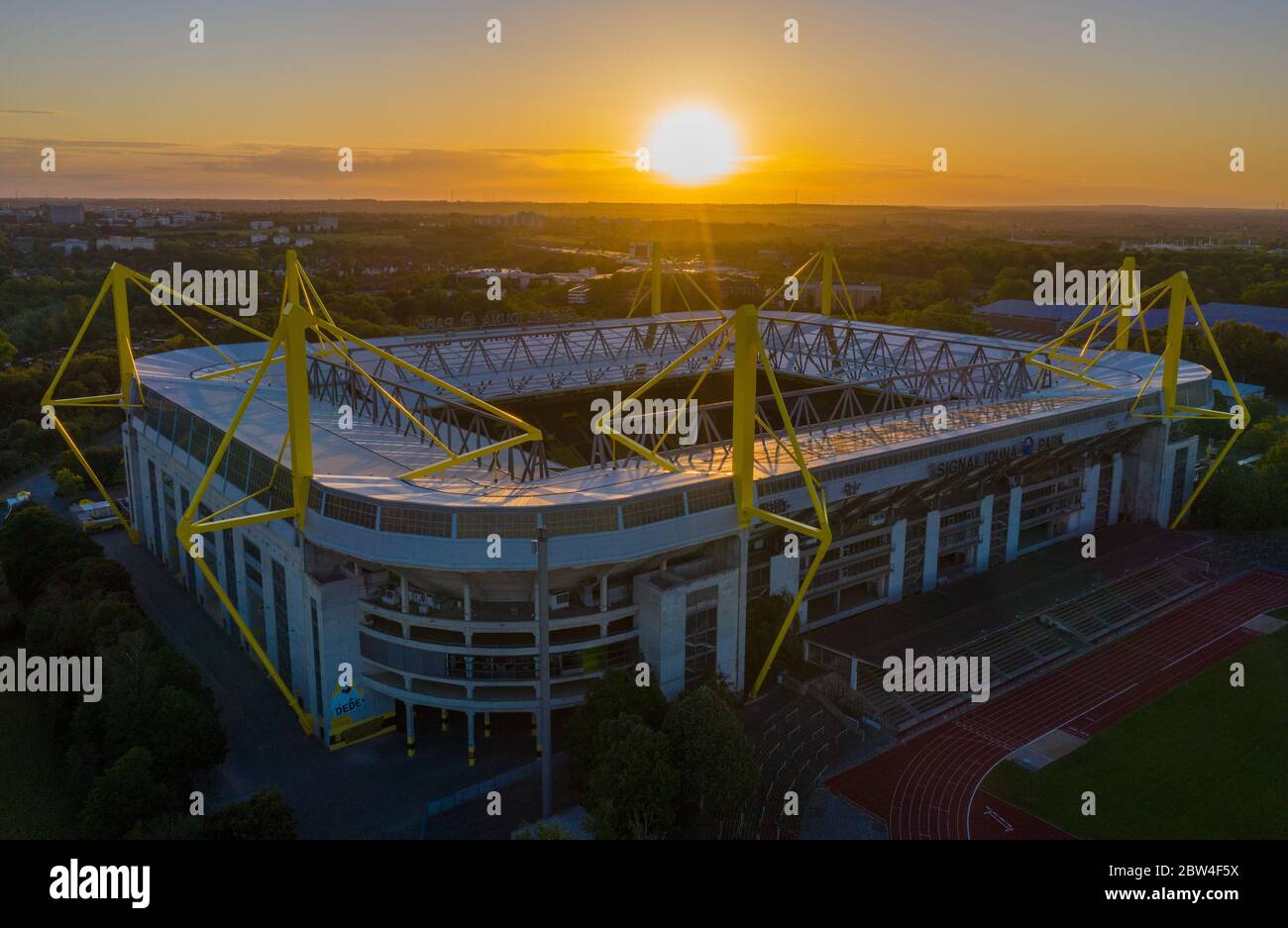 Aerial view signal iduna park -Fotos und -Bildmaterial in hoher ...
