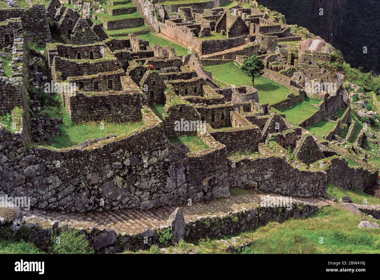 Steinmauern Ruinen von Häusern auf einem Hang, die die alte Inka-Stadt ...
