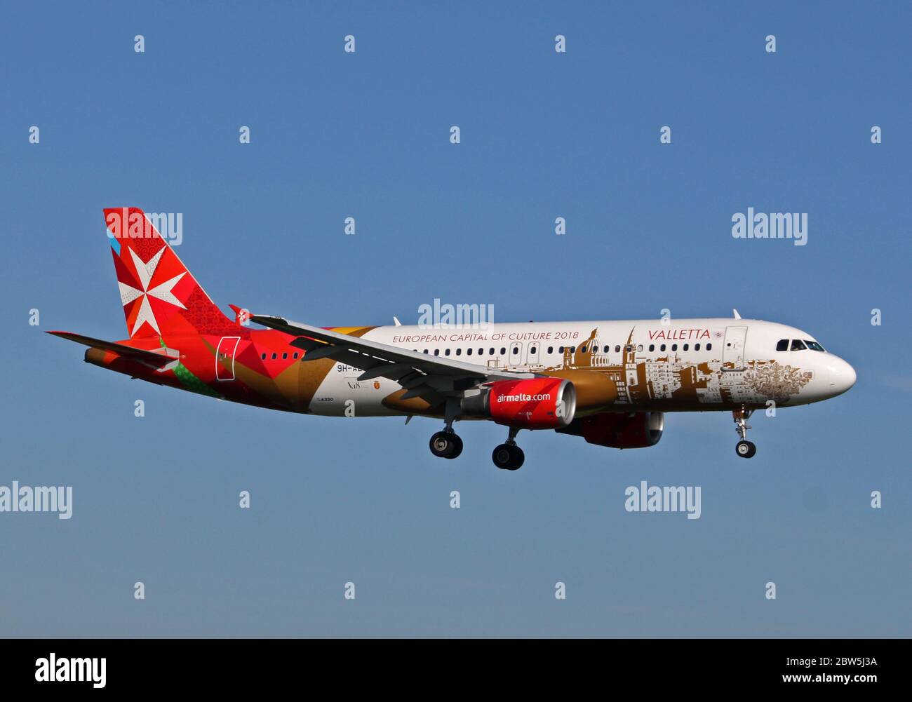 Air malta airbus a320 landung -Fotos und -Bildmaterial in hoher ...