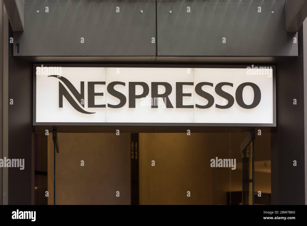 Nespresso flagship store -Fotos und -Bildmaterial in hoher Auflösung – Alamy