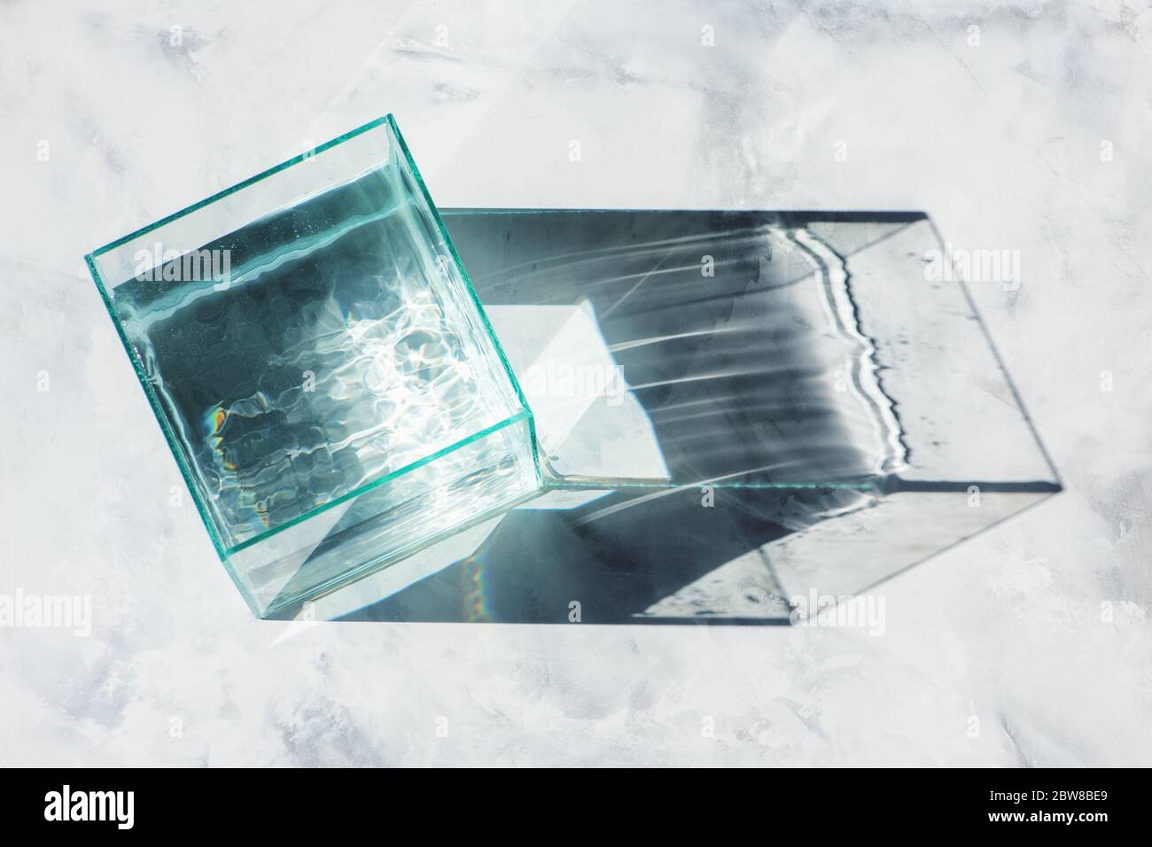 Glas cube -Fotos und -Bildmaterial in hoher Auflösung – Alamy