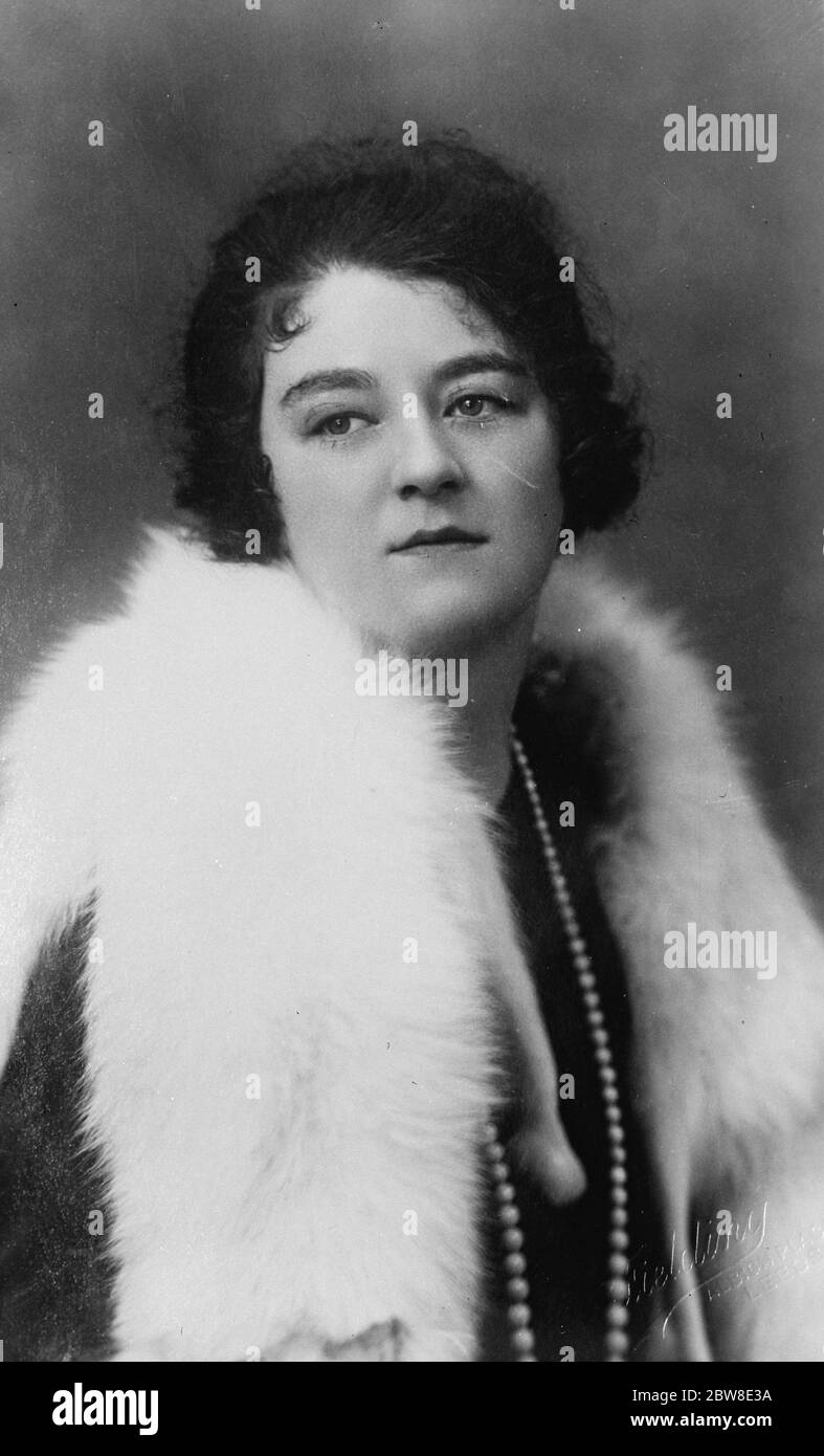 Opernsänger solist Schwarzweiß-Stockfotos und -bilder - Alamy