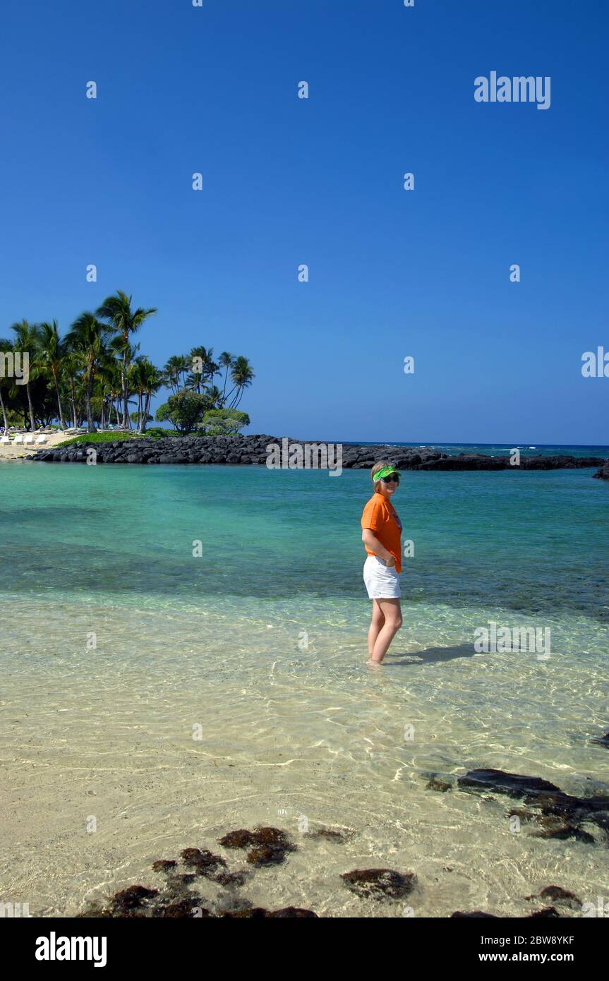 Weibliche barfuss -Fotos und -Bildmaterial in hoher Auflösung – Alamy