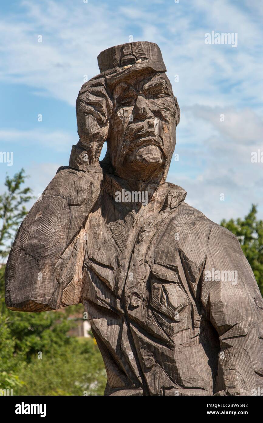 Postman statue -Fotos und -Bildmaterial in hoher Auflösung – Alamy