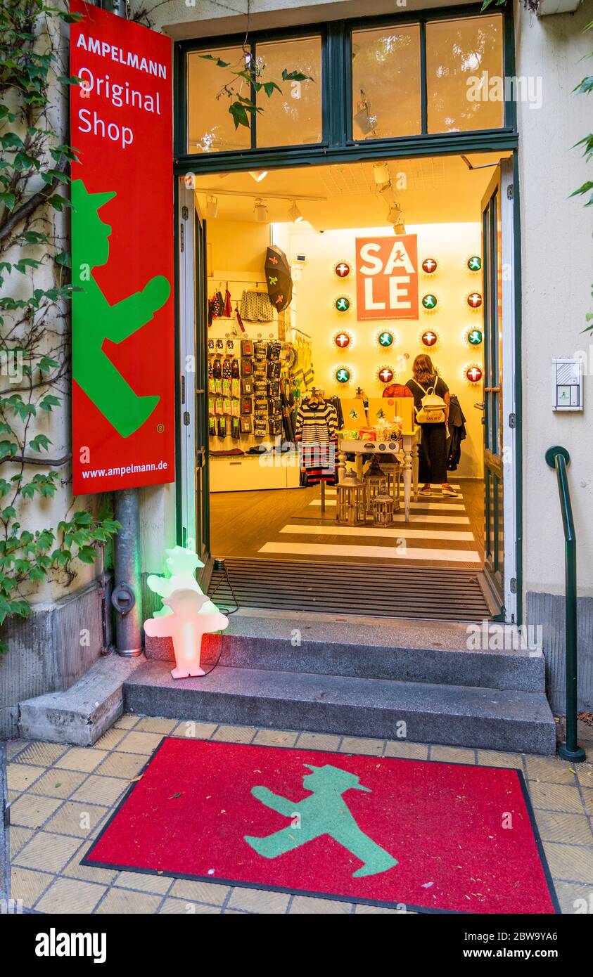 Kleiner ampelmännchen -Fotos und -Bildmaterial in hoher Auflösung – Alamy