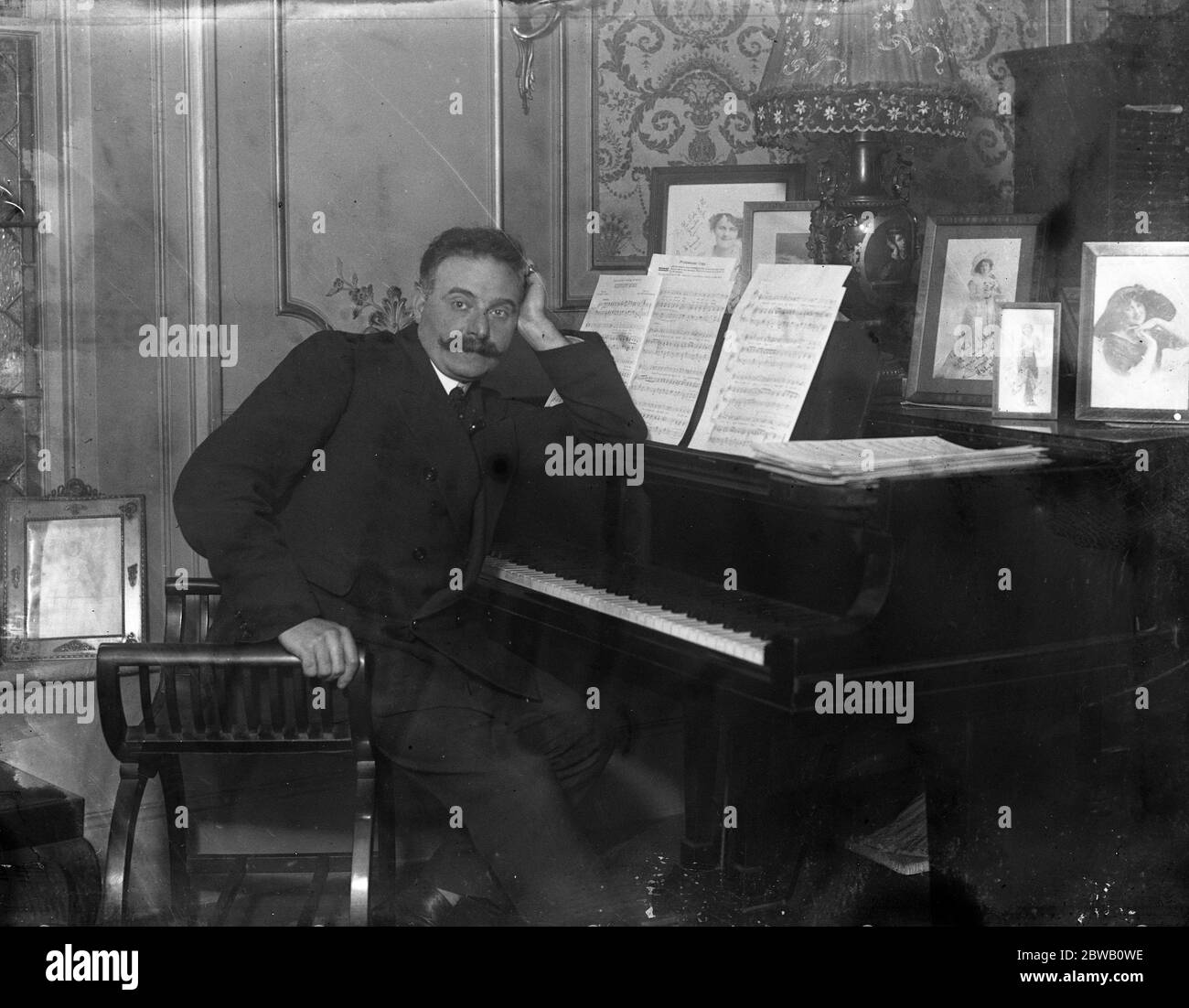 Herr musik -Fotos und -Bildmaterial in hoher Auflösung – Alamy