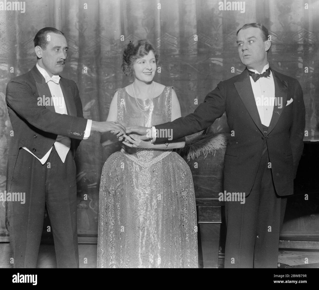 Frau Renee Kelly in einer neuen Skizze am London Coliseum , unterstützt ...