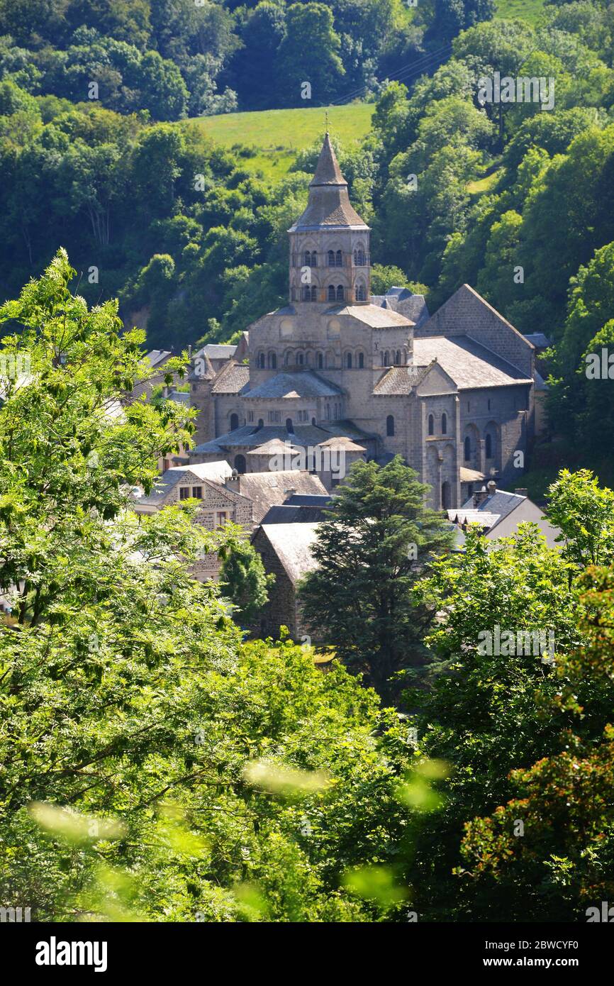 Römische Kirche, Parc naturel regional des volcans d'Auvergne, Orcival ...