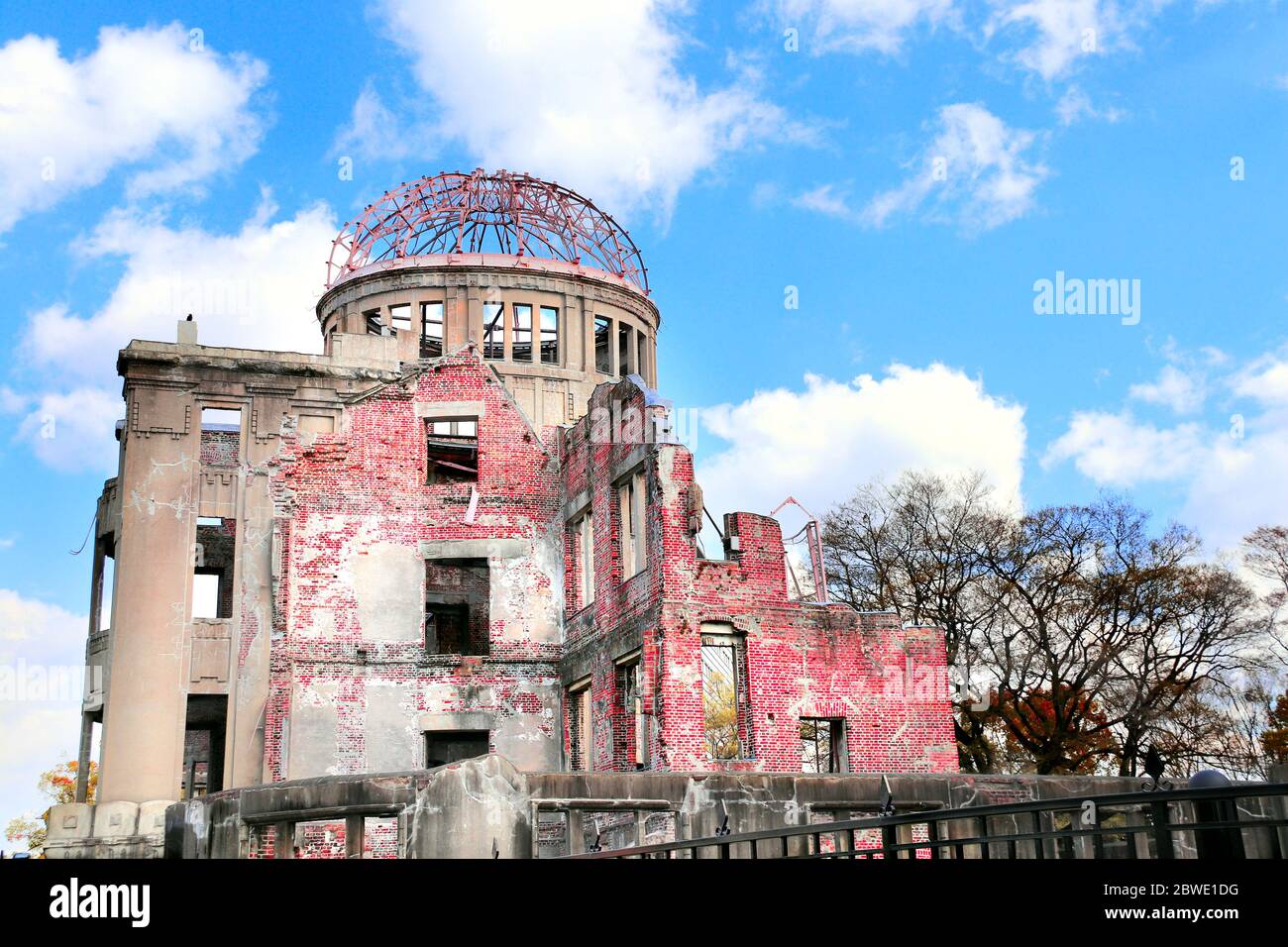 Atomic Bomb Dome (Genbaku Dome Mae), Hiroshima Peace Memorial, Japan. Ruinen eines Gebäudes nach ...