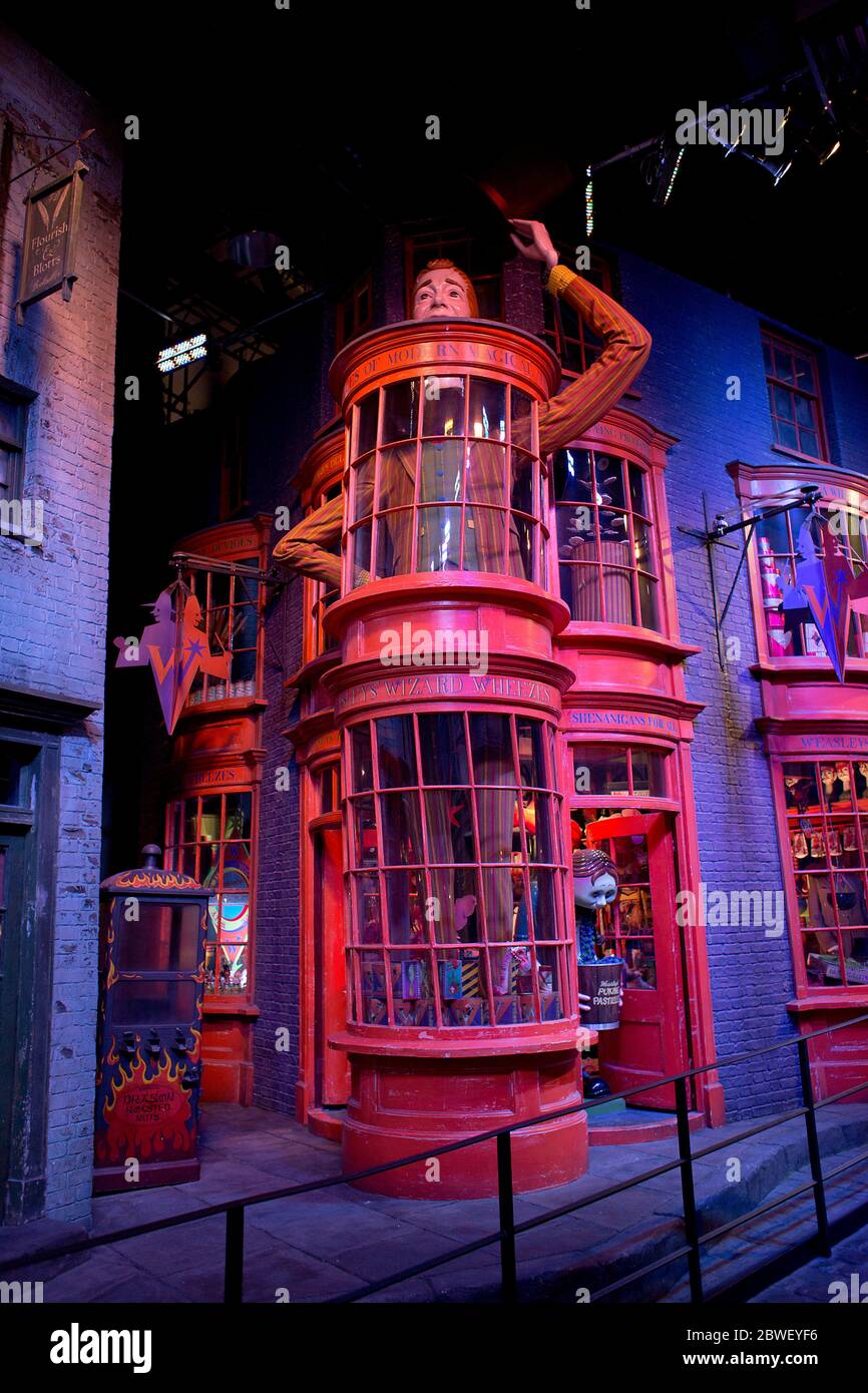 Fred und George Weasley's, Weasleys Wizard Wheezes Shop bei Warner Bros ...