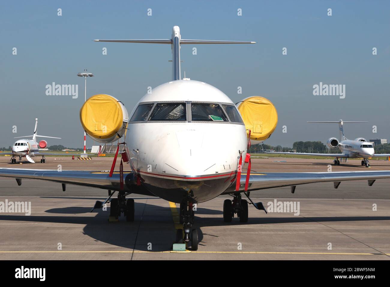 Jet aviation gate -Fotos und -Bildmaterial in hoher Auflösung – Alamy