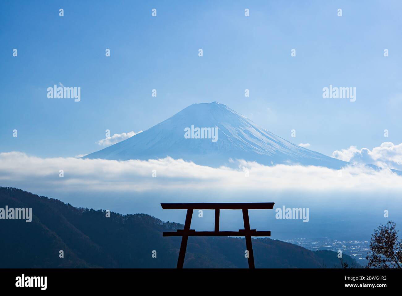 Der Fuji ist auch als Fujiyama oder Fujisan bekannt, der höchste Berg ...