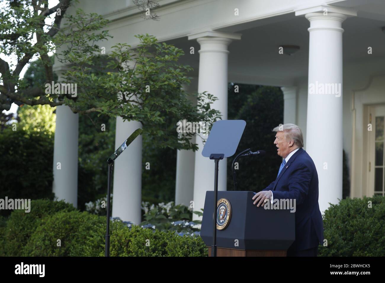 US-Präsident Donald J. Trump hält im Rosengarten im Weißen Haus in ...
