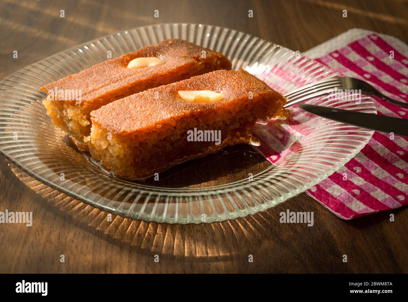 Türkische Dessert Sambali, Sambaba oder sam tatlisi serviert in einem ...