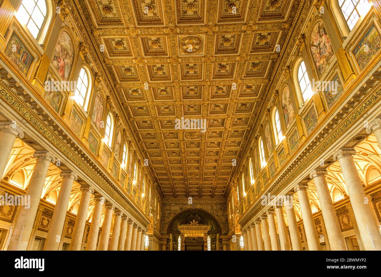 Blick auf das kirchenschiff der basilika santa maria maggiore -Fotos und -Bildmaterial in hoher ...