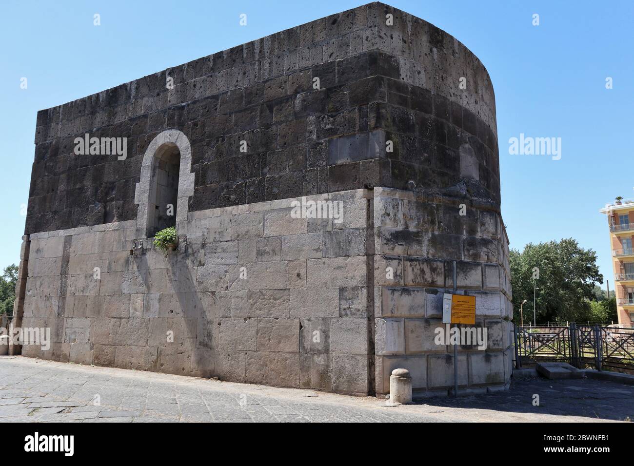 Torre di porta terra -Fotos und -Bildmaterial in hoher Auflösung – Alamy