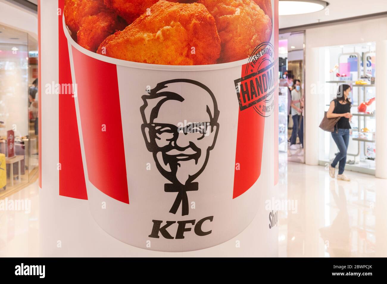 Das amerikanische Fast-Food-Chicken-Restaurant der Kette Kentucky Fried ...